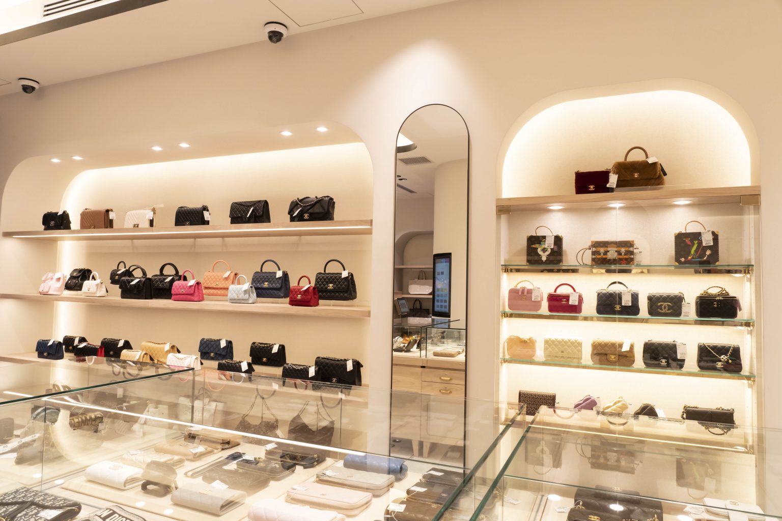 「KOMEHYO GINZA」がグランドオープンしました | コメ兵ホールディングス