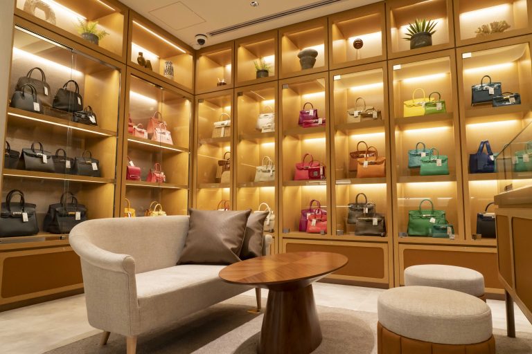 「KOMEHYO GINZA」がグランドオープンしました | コメ兵ホールディングス